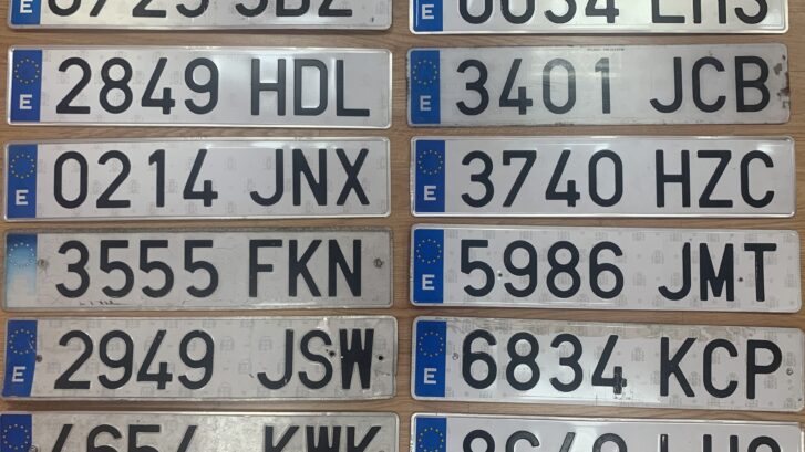 ¿Sabes cual es el significado de los colores de las matrículas? Te lo ...